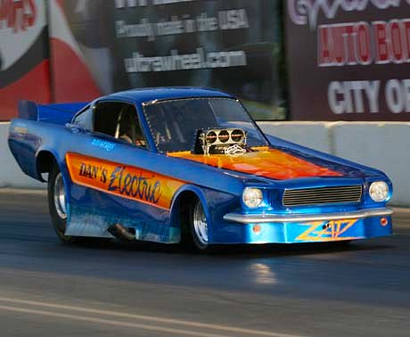 Drag Racing List - Funny Cars Invade Irwindale! Fontana has Drags Again