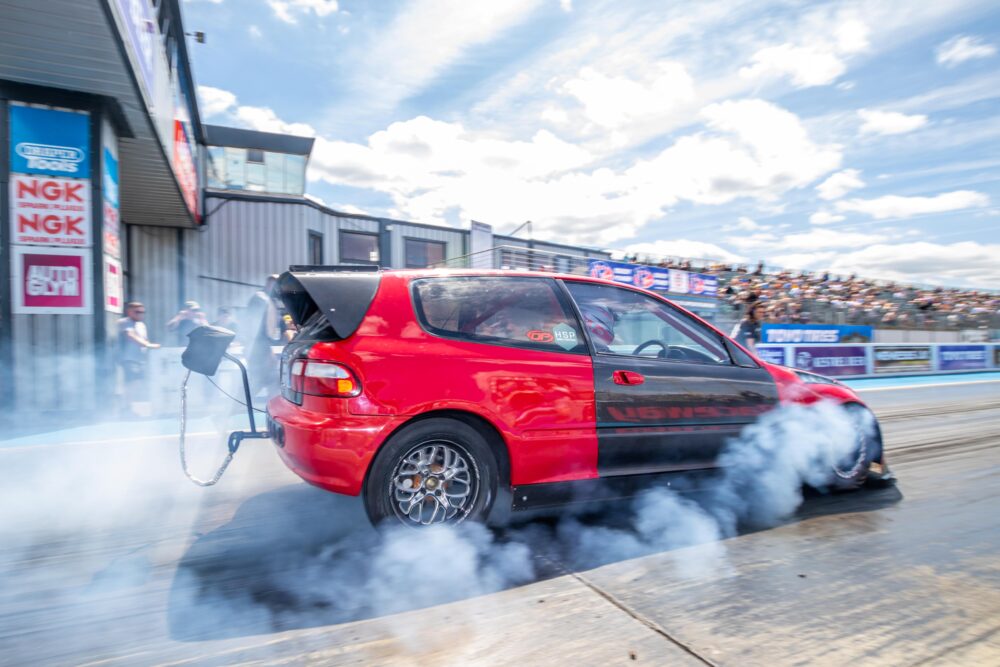 Big-money saloon car racing draws multi-national field to Santa Pod ...